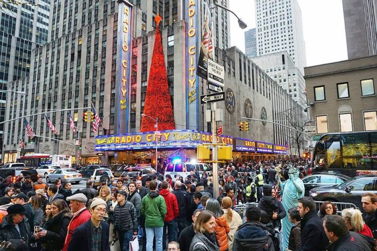 Visiting New York in December: 10 Tips and Tricks - Mint Notion