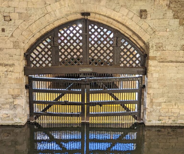 The Best Tips for Visiting the Tower Of London - Mint Notion